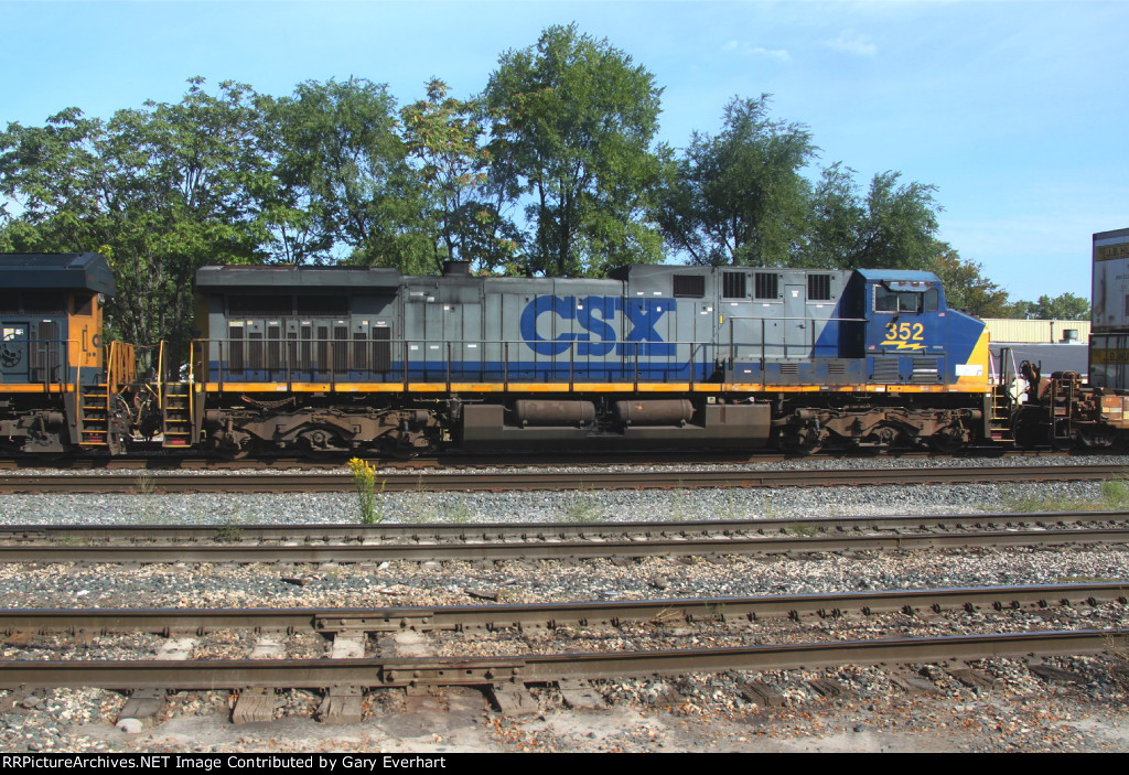 CSX AC44CW #352